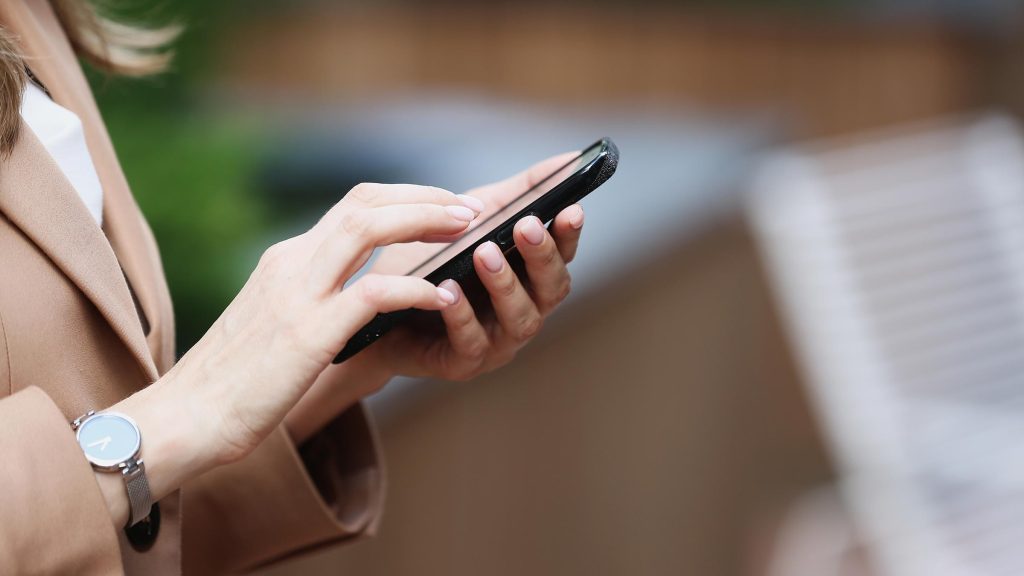 How To Extend Lifespan Of Your Phone - Devicology